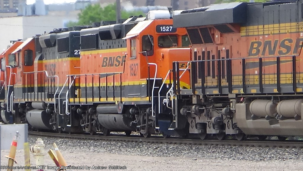 BNSF 1527